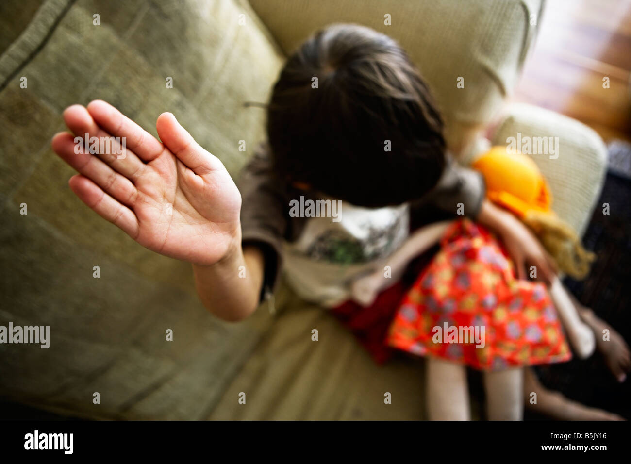 Spanking child -Fotos und -Bildmaterial in hoher Auflösung – Alamy