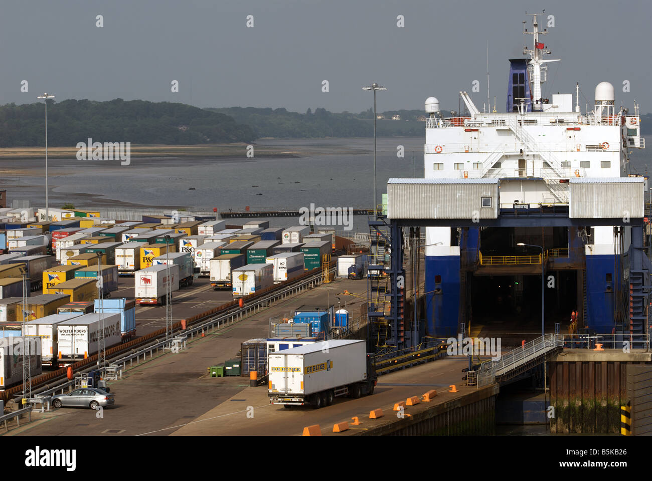 Stena Line RoRo-LKW Fähre laden Cargo bei Harwich International Port ...