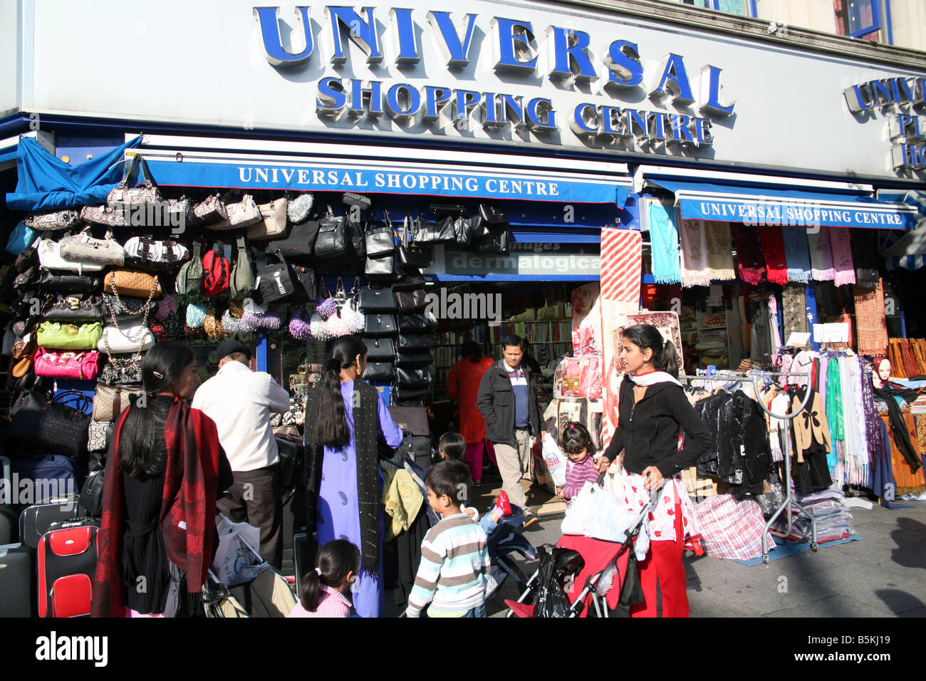 Southall Shopping Stockfotos und -bilder Kaufen - Alamy