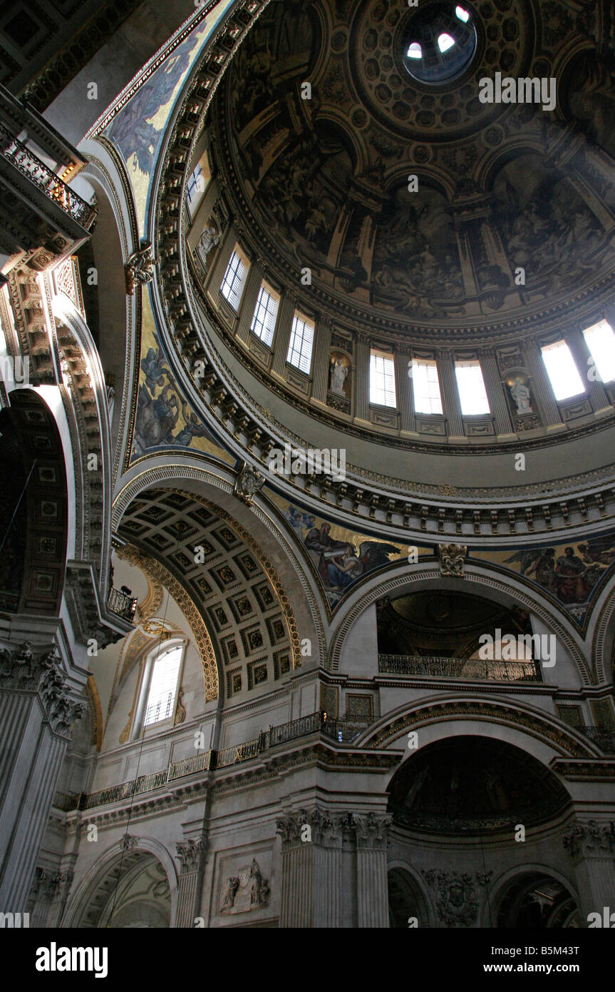 Innenausstattung der St. Pauls Kathedrale, restauriert neu, City of London, England, UK ...