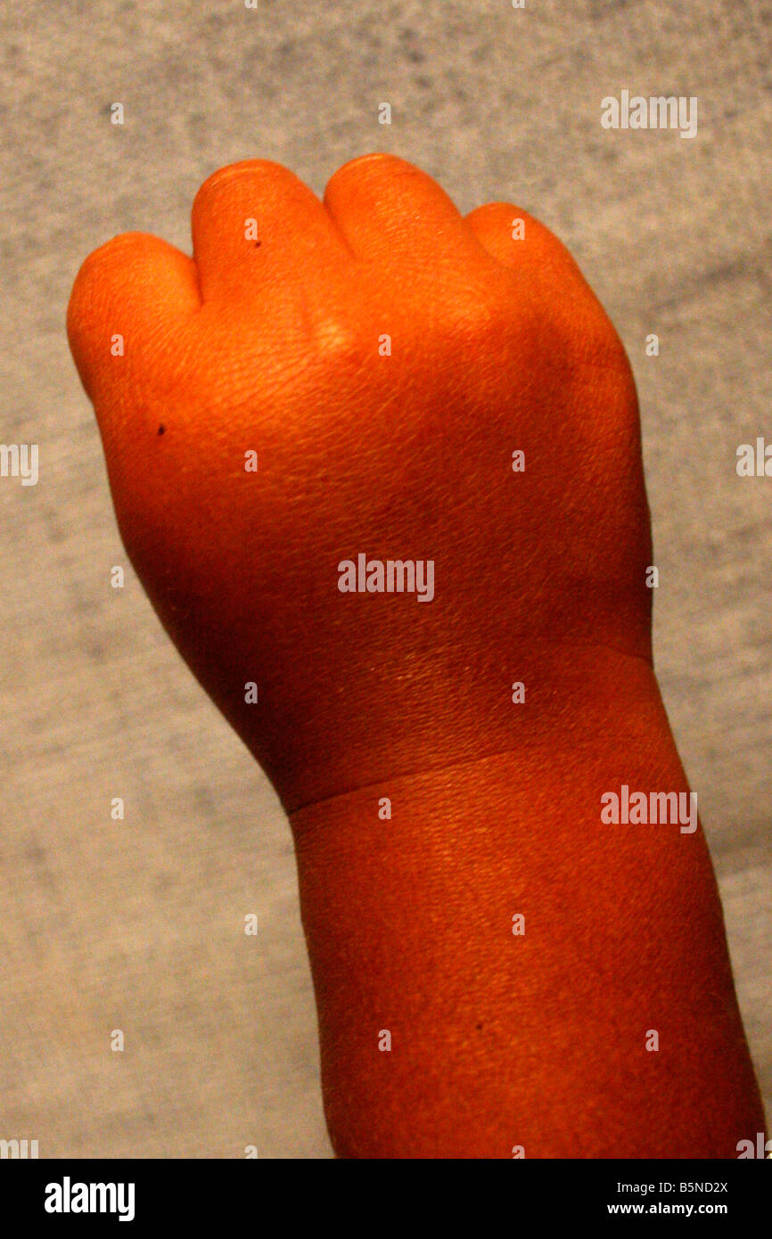 Shake ones fist -Fotos und -Bildmaterial in hoher Auflösung – Alamy