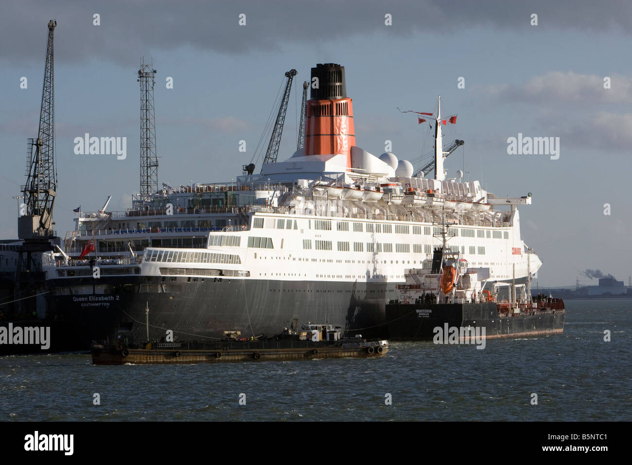 Das qe2 in solent -Fotos und -Bildmaterial in hoher Auflösung – Alamy