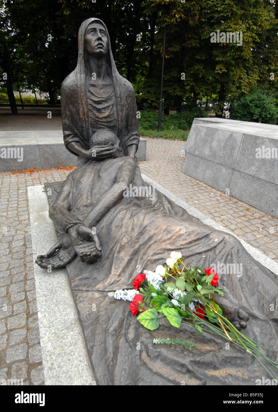 Katyn massacre memorial wroclaw poland -Fotos und -Bildmaterial in ...