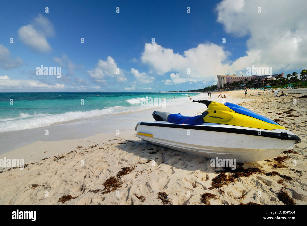 Jet ski am strand -Fotos und -Bildmaterial in hoher Auflösung – Alamy