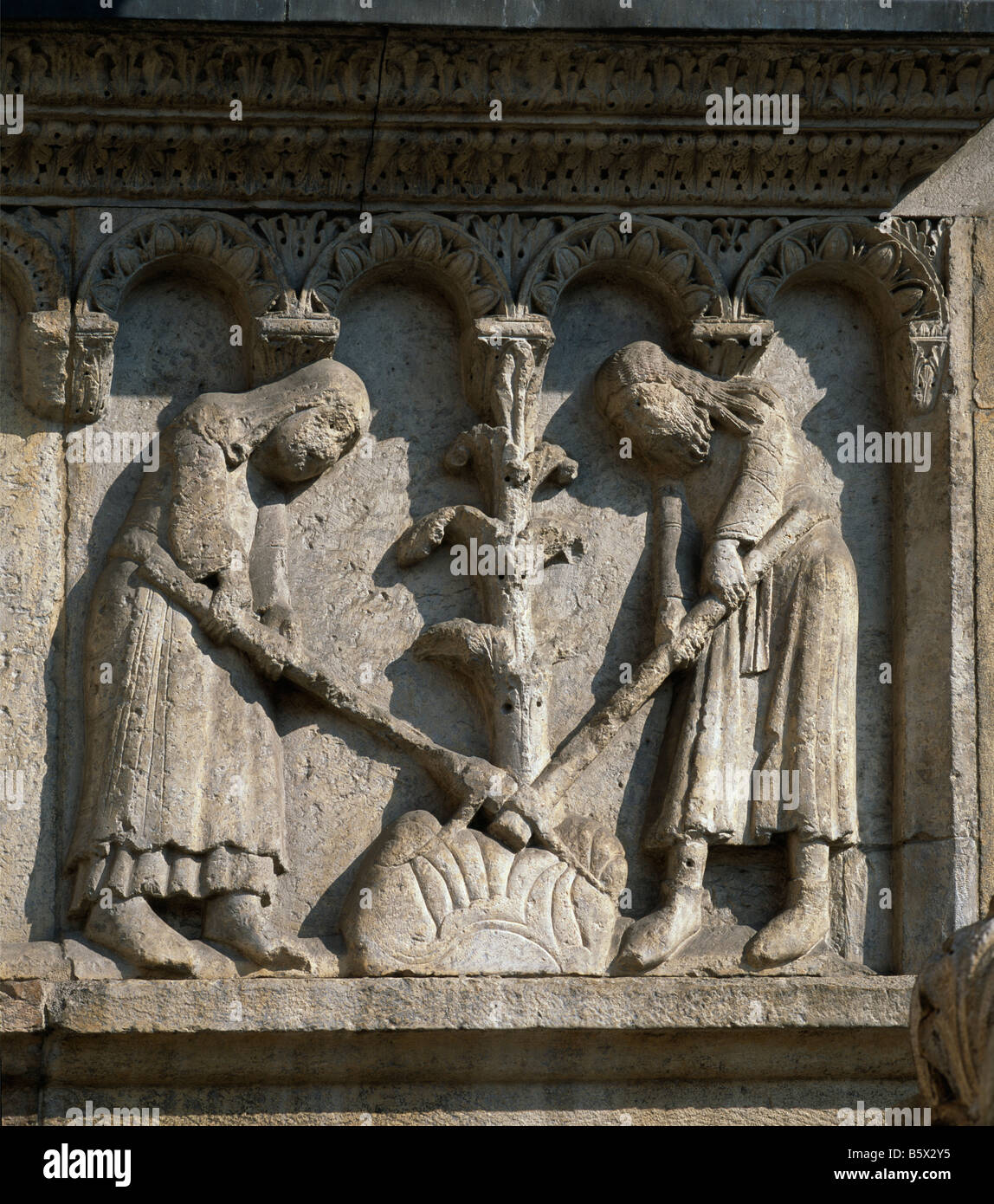 Italien: Modena: Dom: Adam & Eve eintauchen Stockfotografie - Alamy