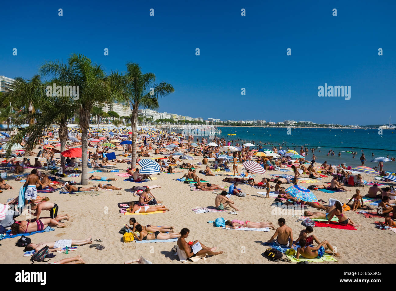 Strand cannes -Fotos und -Bildmaterial in hoher Auflösung – Alamy