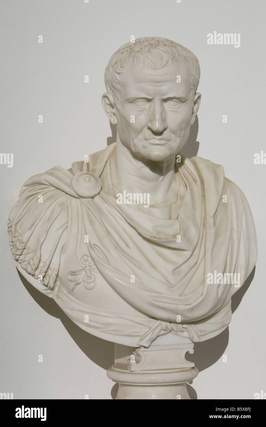 Statue von Julius Caesar am Palast Zar Pavel (Paul) ich in Pawlowsk ...