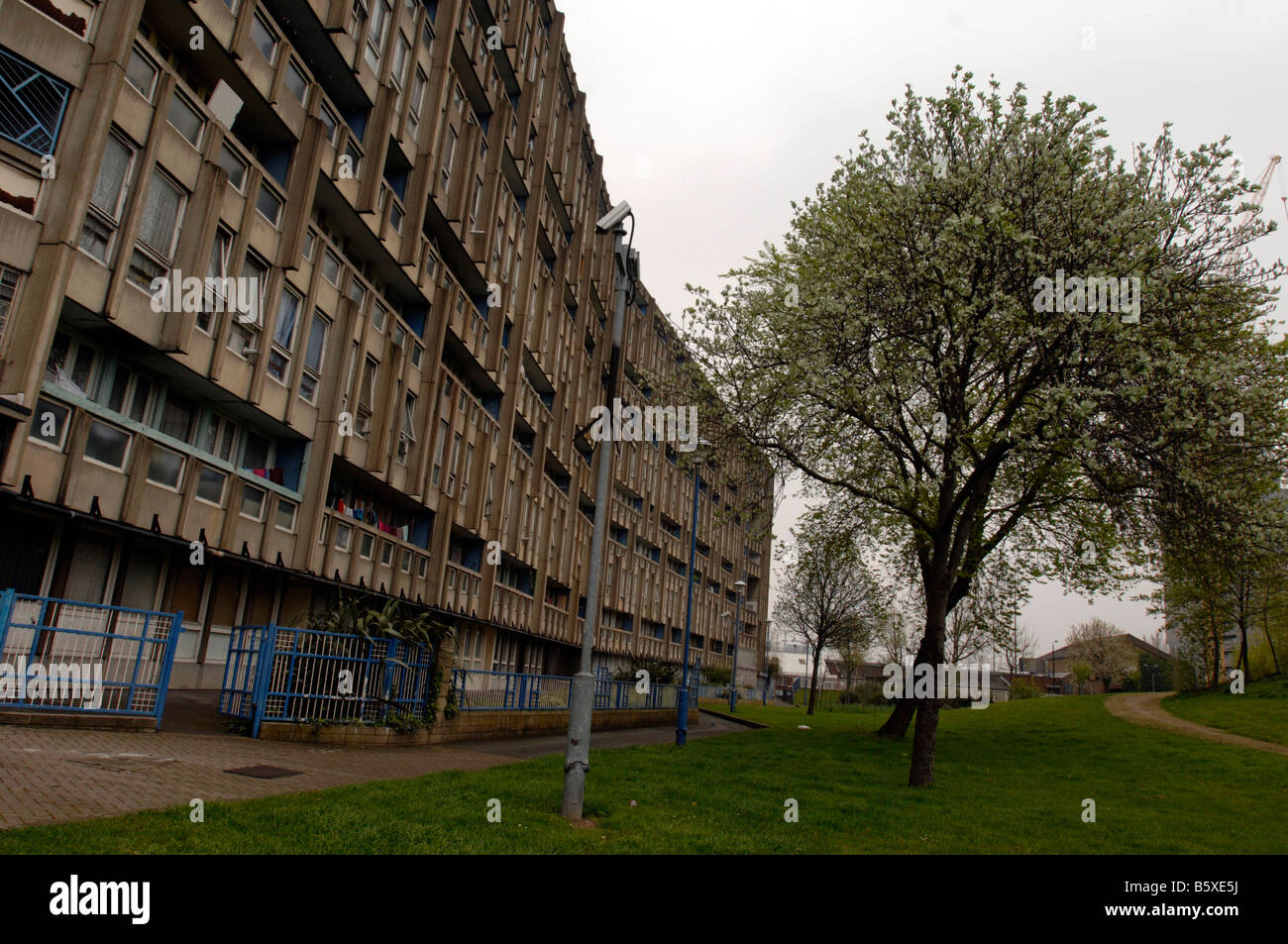 Robin hood estate london -Fotos und -Bildmaterial in hoher Auflösung ...