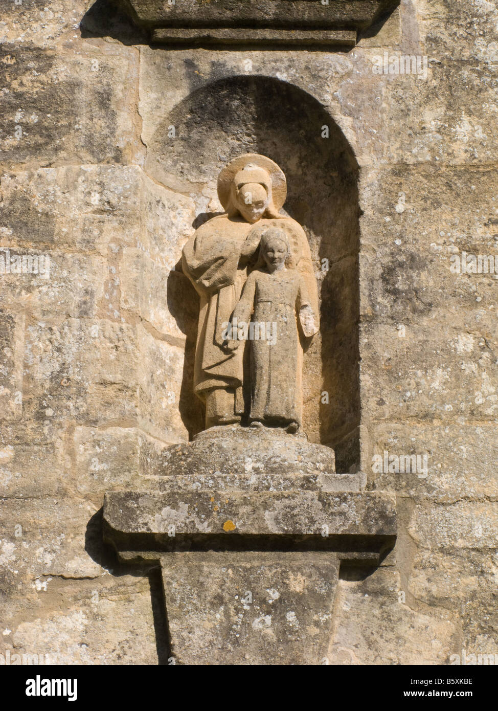 Madonna with child statue -Fotos und -Bildmaterial in hoher Auflösung – Alamy