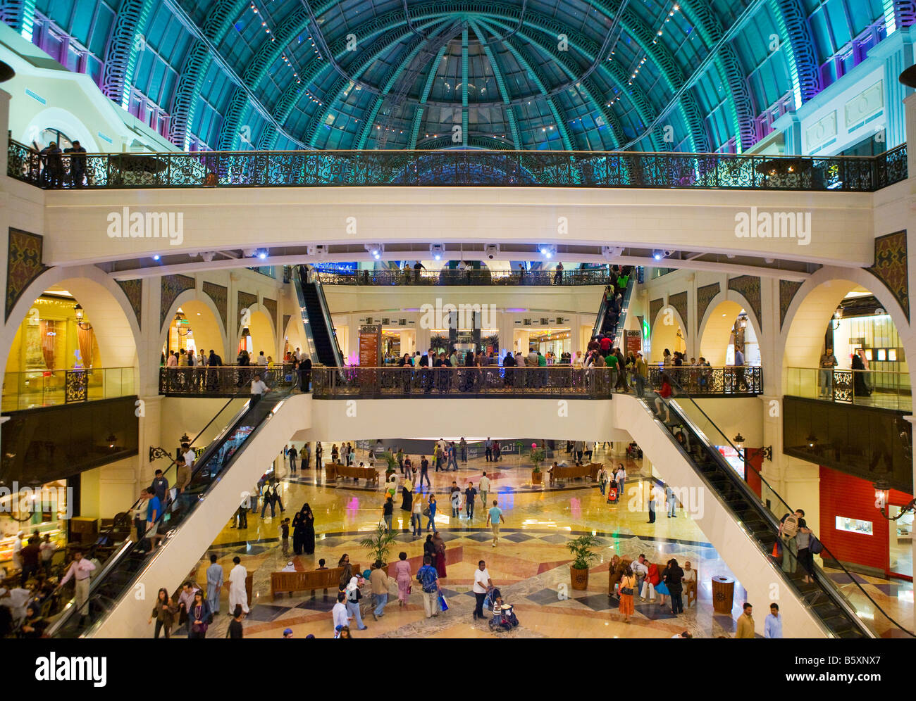 Mall of the Emirates. Shopping-Mall auf der Sheikh Zayed Road in Dubai ...