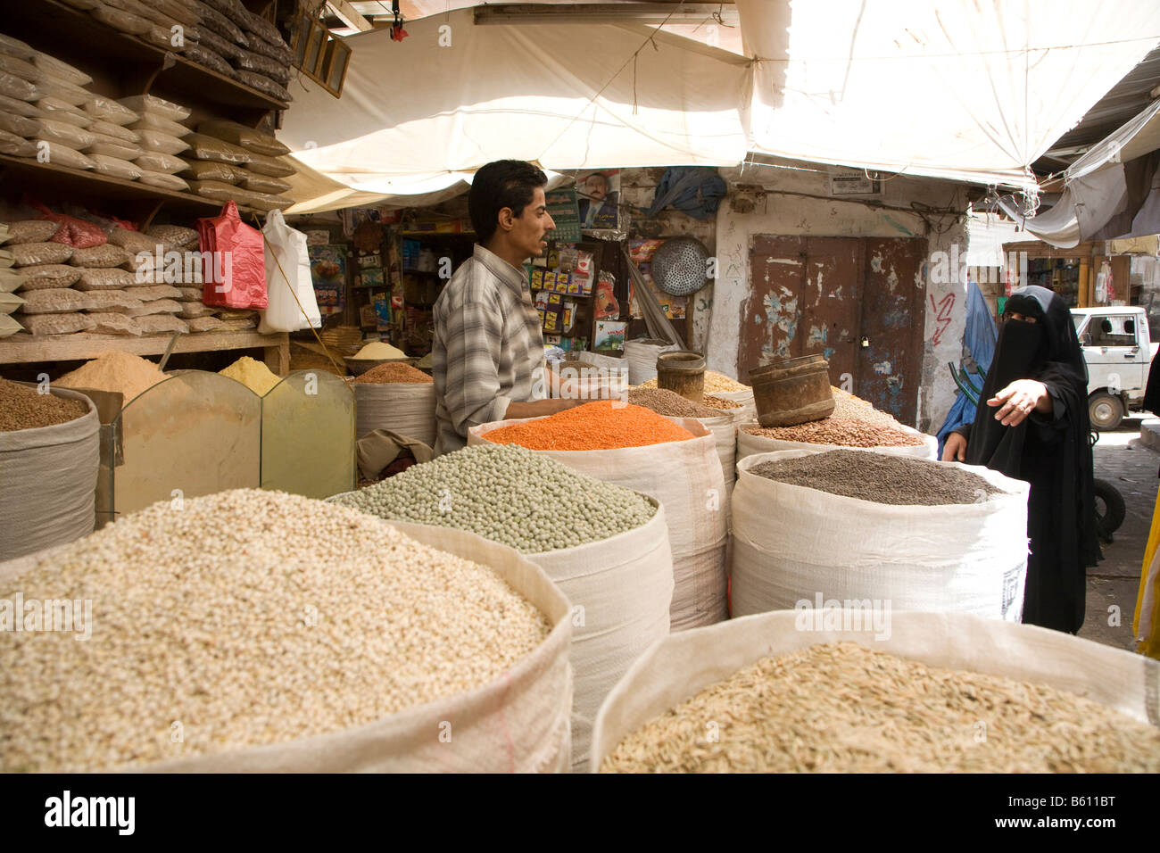 Yemen market souk -Fotos und -Bildmaterial in hoher Auflösung – Alamy