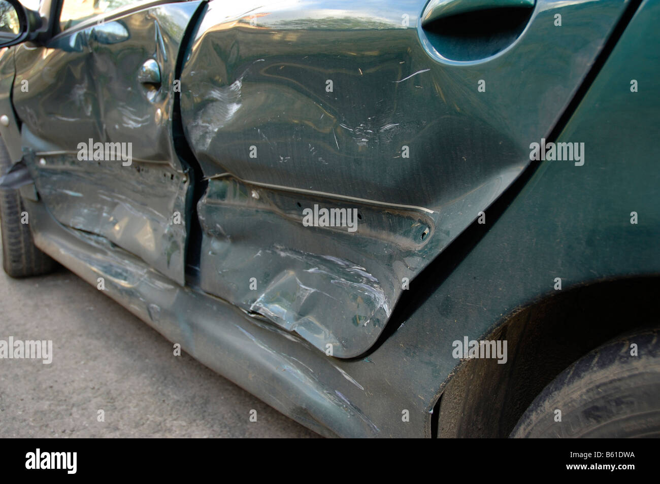 Dent dented -Fotos und -Bildmaterial in hoher Auflösung – Alamy