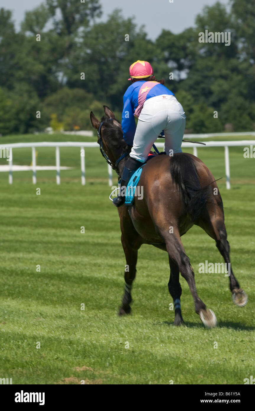 Galoppierender jockey -Fotos und -Bildmaterial in hoher Auflösung – Alamy