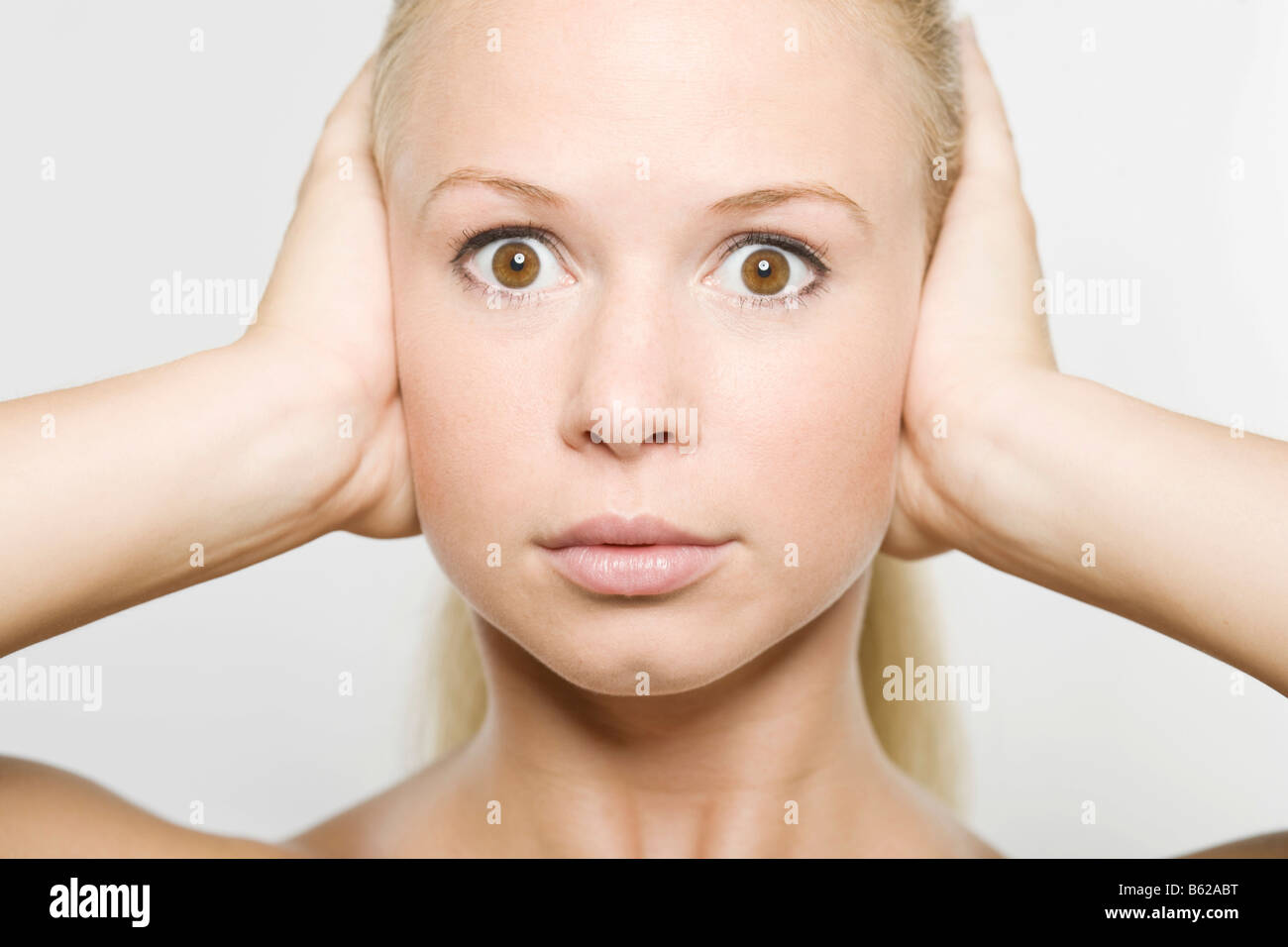 Straighten ears -Fotos und -Bildmaterial in hoher Auflösung – Alamy