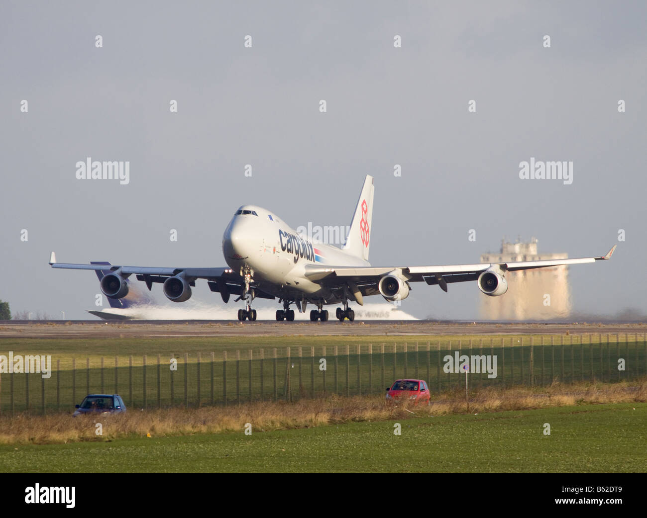 Cargolux Boeing 747 4R7F Taking off von Manston Flughafen Kent ...