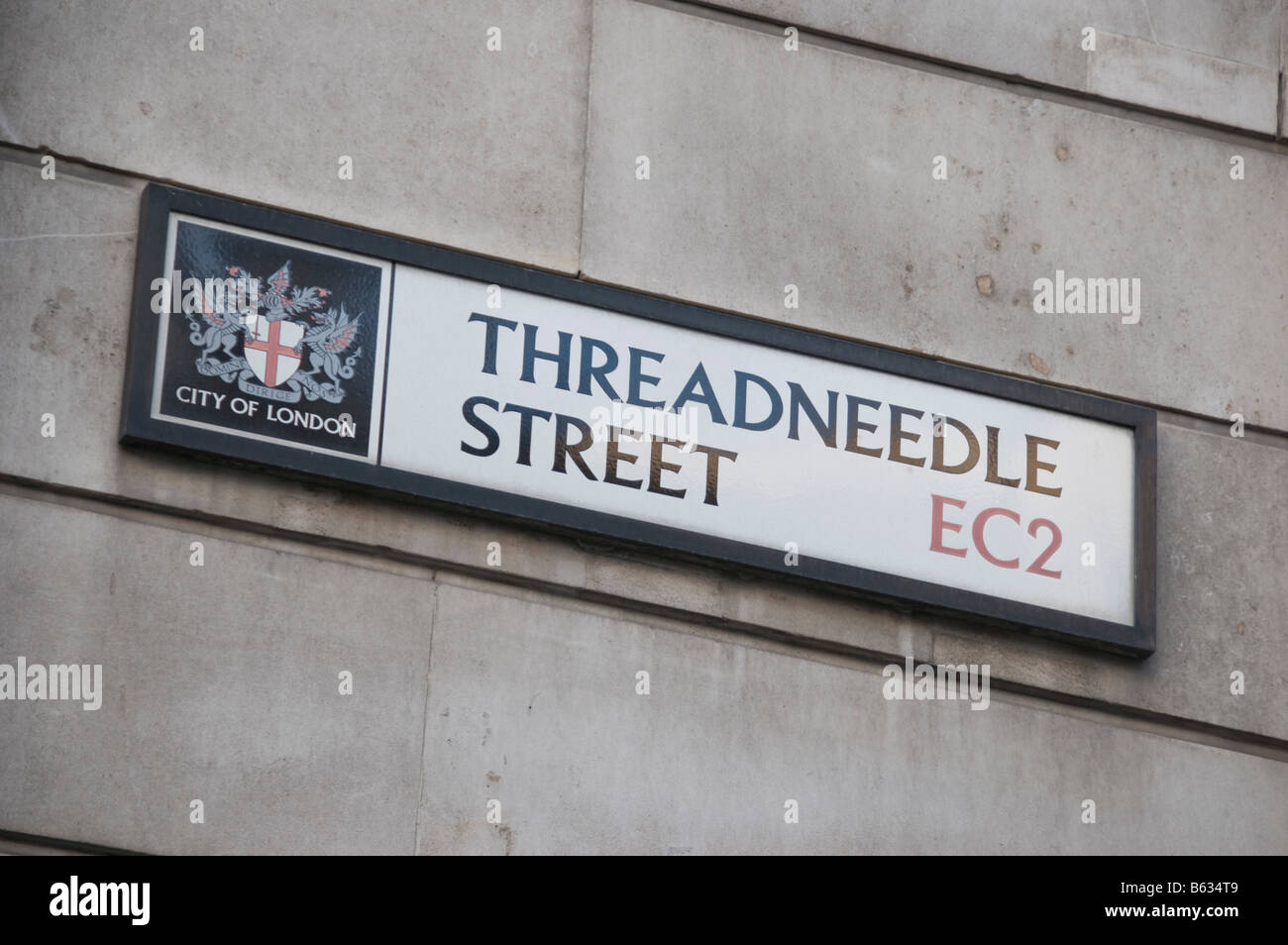 Straßenschild für Threadneedle Street in der City of London ...