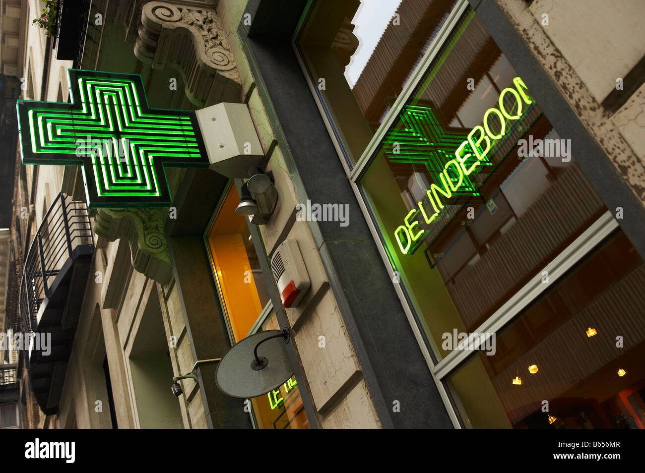 Internationales Apothekenzeichen Stockfotos und -bilder Kaufen - Alamy