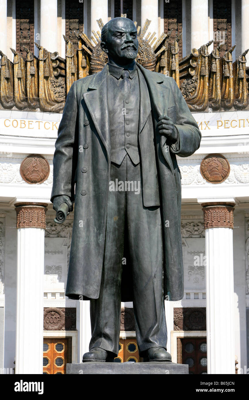 Statue von Lenin im alle Russland Exhibition Centre in Moskau, Russland ...