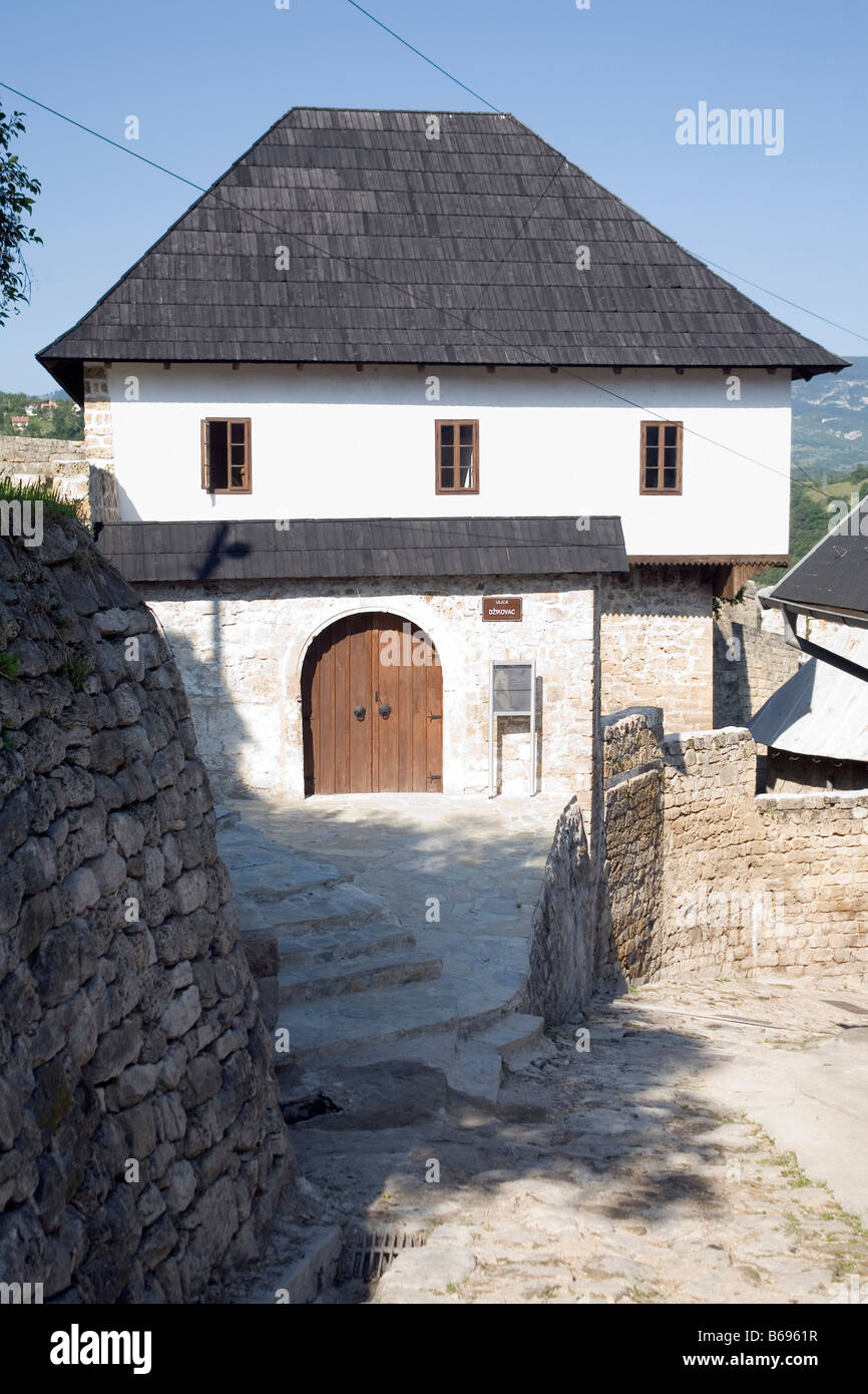 Traditionelles bosnisches haus -Fotos und -Bildmaterial in hoher ...