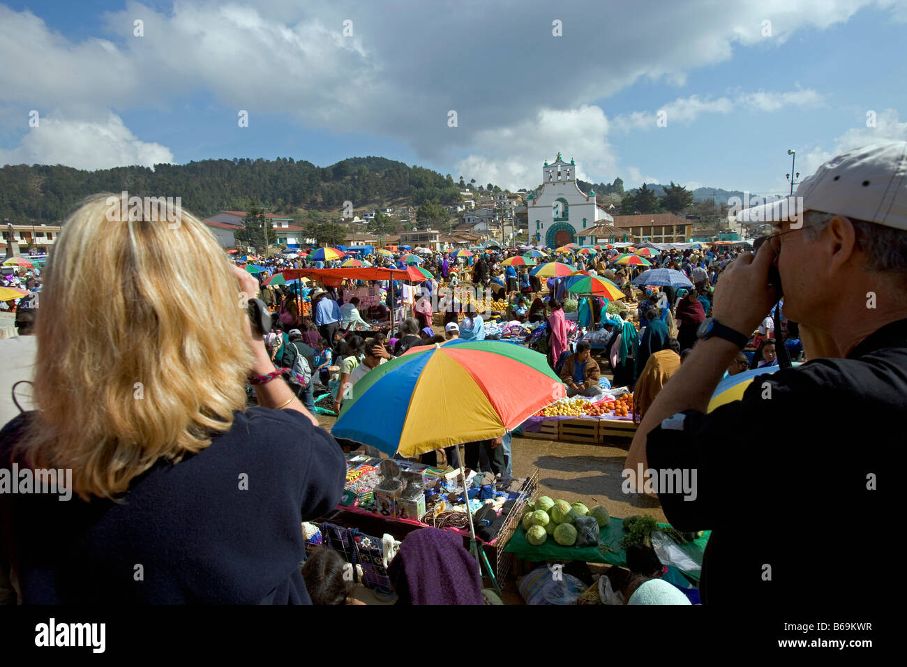Templo de san juan chamula -Fotos und -Bildmaterial in hoher Auflösung ...