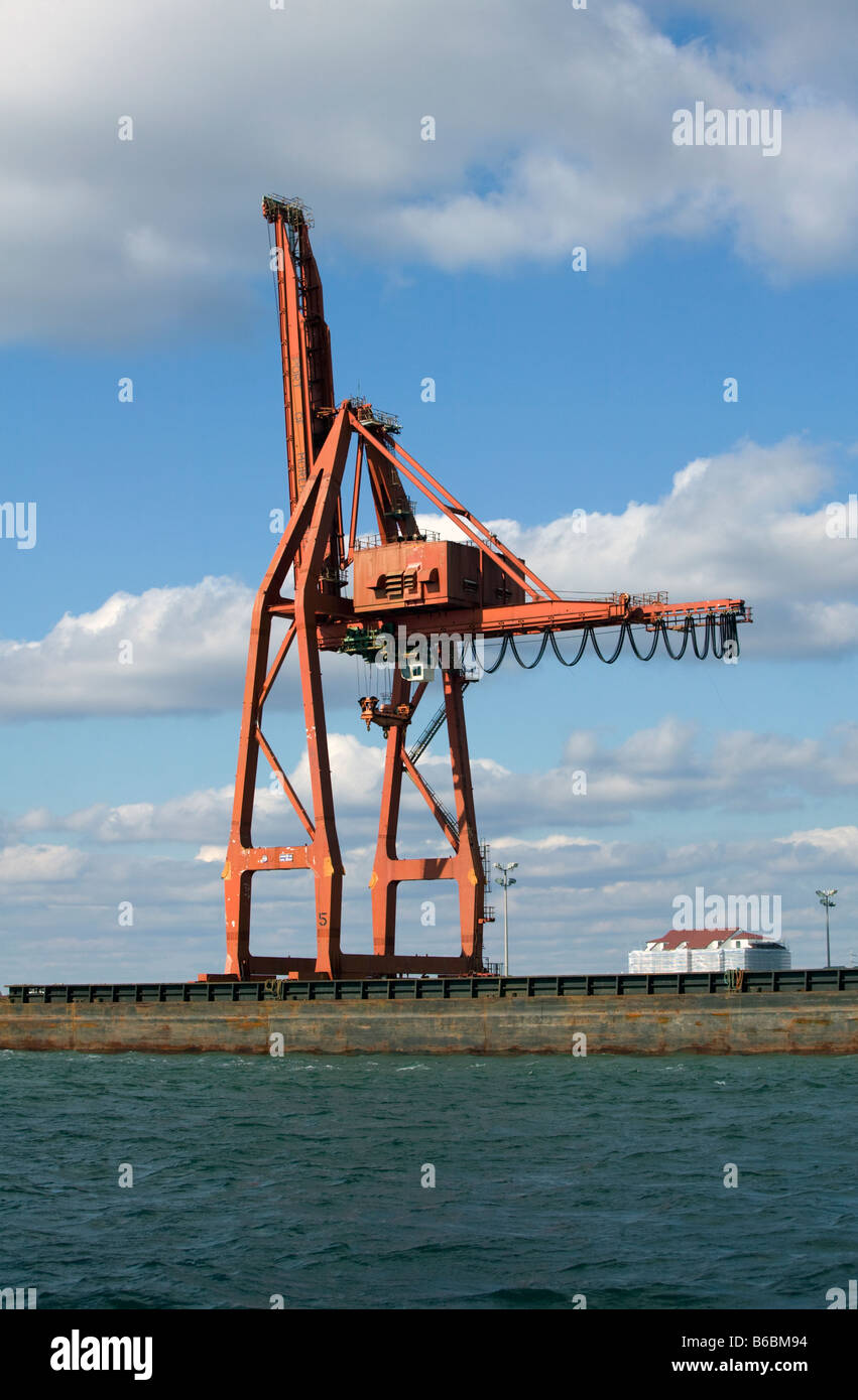 Containers crane -Fotos und -Bildmaterial in hoher Auflösung – Alamy