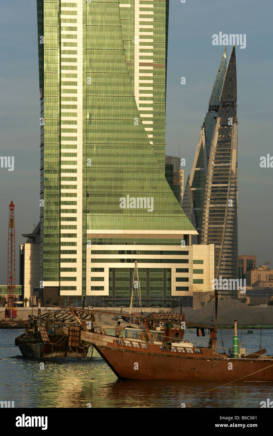 BRN, Bahrain: Manama, Bahrain World Trade Center und die Türme des ...