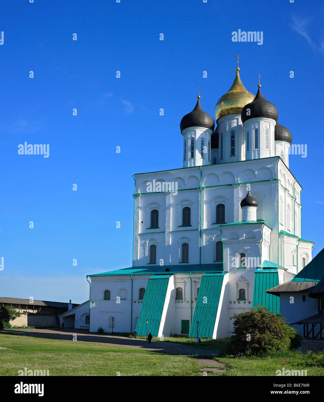 Dreifaltigkeitskathedrale von pskow -Fotos und -Bildmaterial in hoher ...