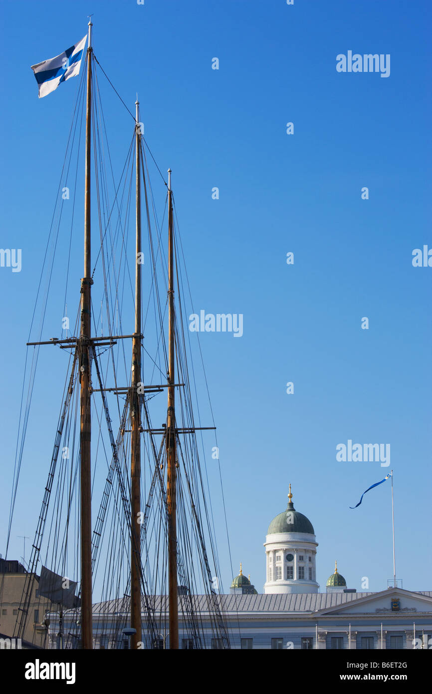 Finnische Flagge Boot Masten und Dom von Helsinki Kathedrale Helsinki ... Finnische Flagge Boot Masten und Dom von Helsinki Kathedrale Helsinki ...