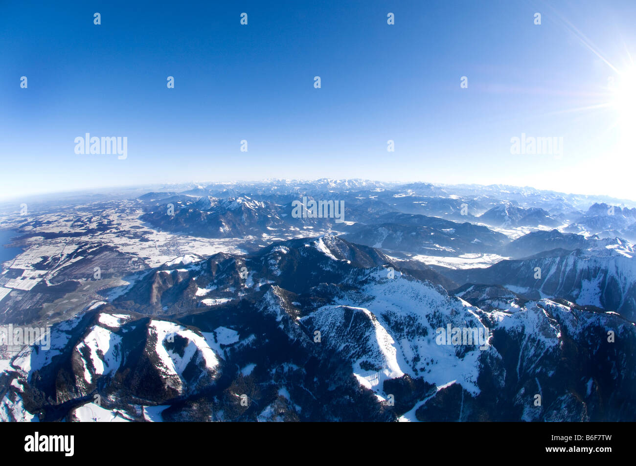 Luftaufnahme Bergpanorama der Chiemgauer Alpen, Bayern, Deutschland ...