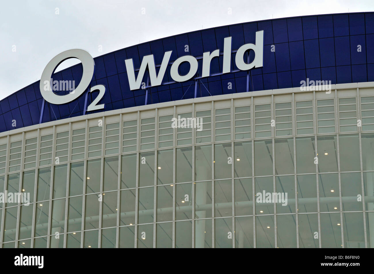 O2 logo -Fotos und -Bildmaterial in hoher Auflösung – Alamy