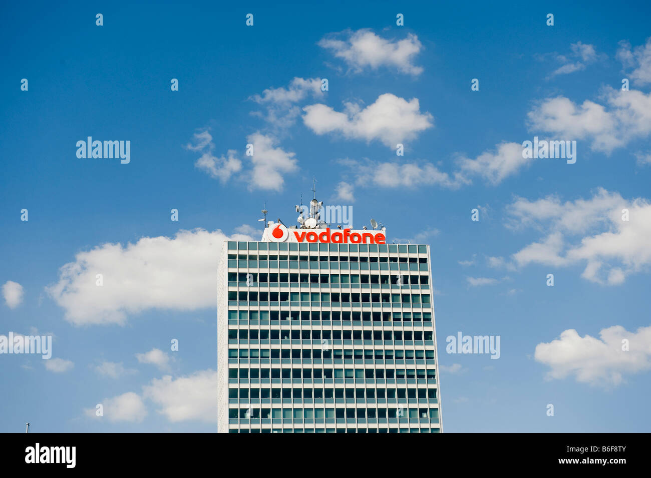 Vodafone logo office building -Fotos und -Bildmaterial in hoher ...
