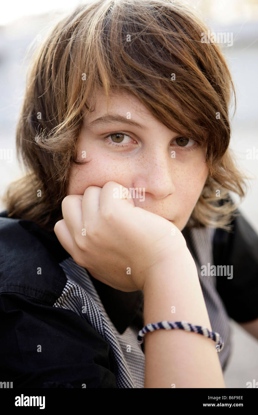 14 jähriger junge mit langen haaren -Fotos und -Bildmaterial in hoher ...