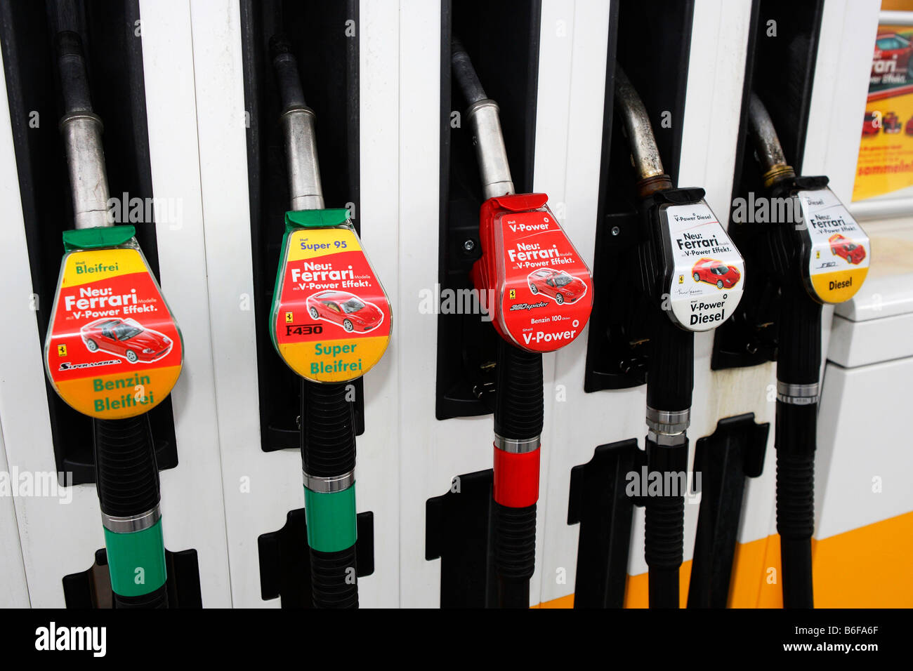 Petrol pumps -Fotos und -Bildmaterial in hoher Auflösung – Alamy