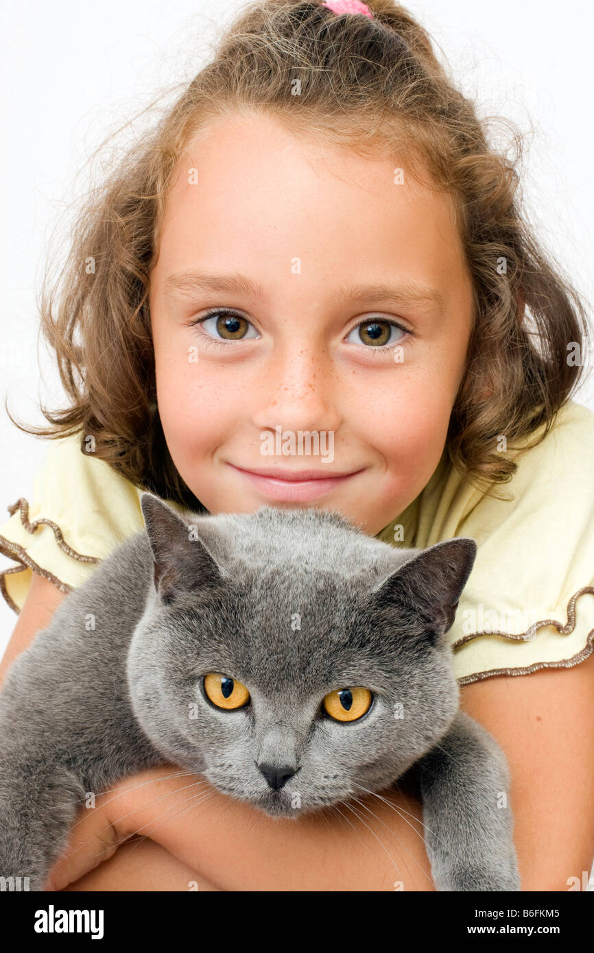 Mädchen und katze -Fotos und -Bildmaterial in hoher Auflösung – Alamy