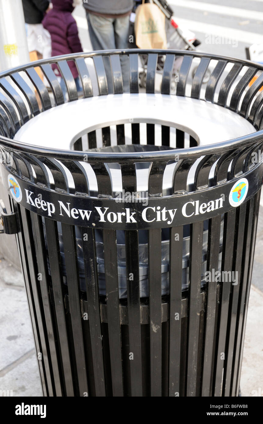 Mülleimer new york -Fotos und -Bildmaterial in hoher Auflösung – Alamy