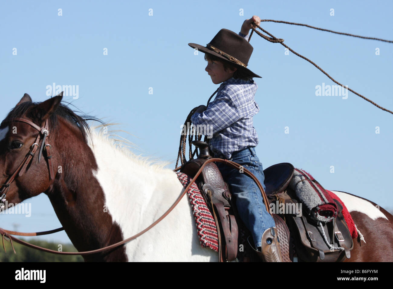 Cowboy throwing a lasso -Fotos und -Bildmaterial in hoher Auflösung – Alamy