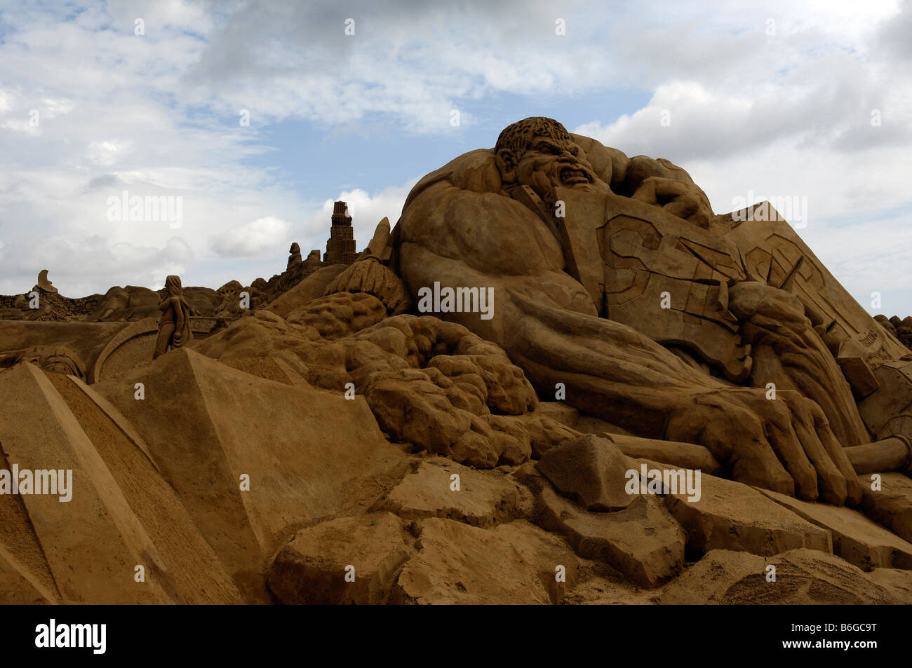 Incredible hulk sand sculpture -Fotos und -Bildmaterial in hoher ...