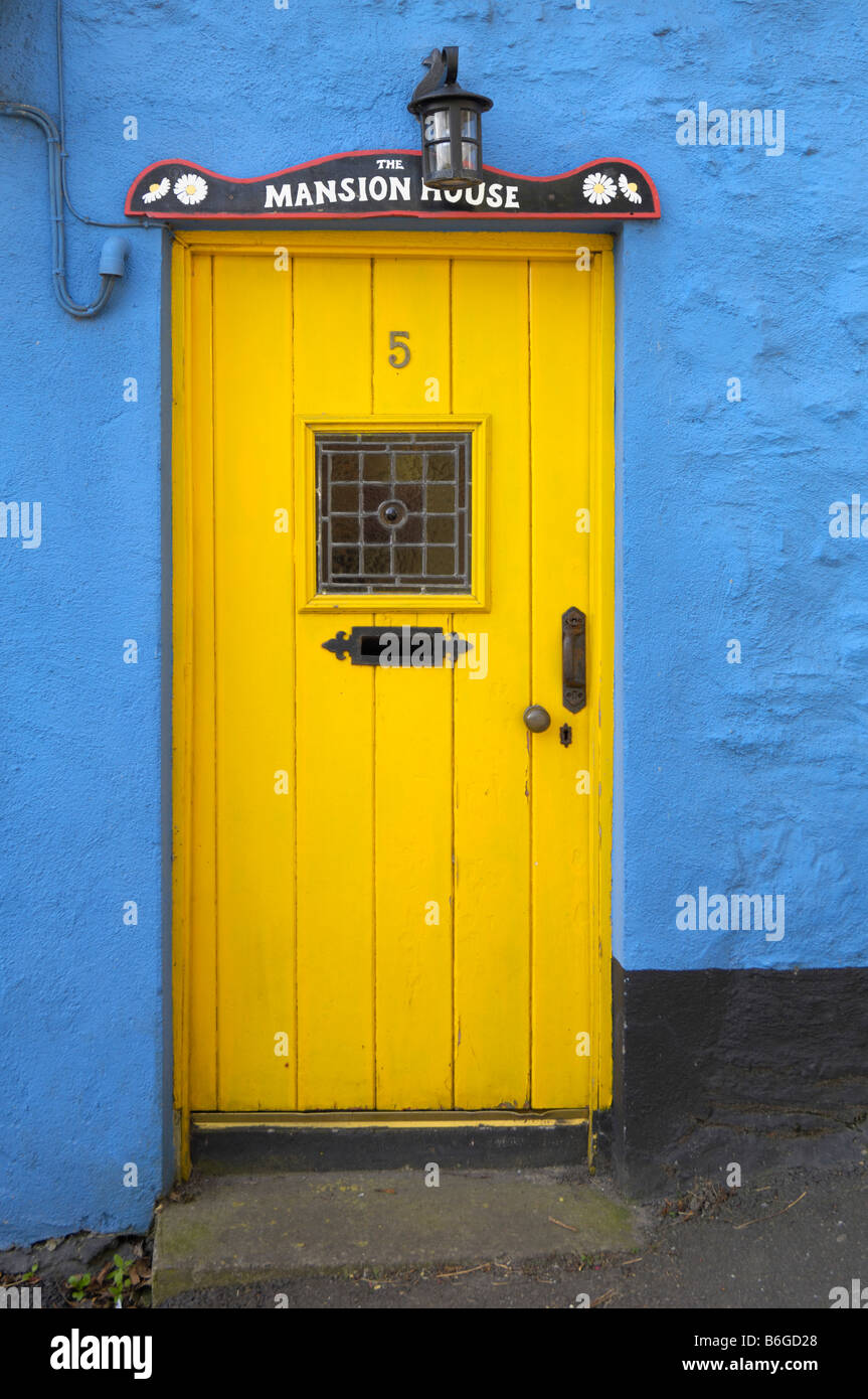 Gelbe tür -Fotos und -Bildmaterial in hoher Auflösung – Alamy