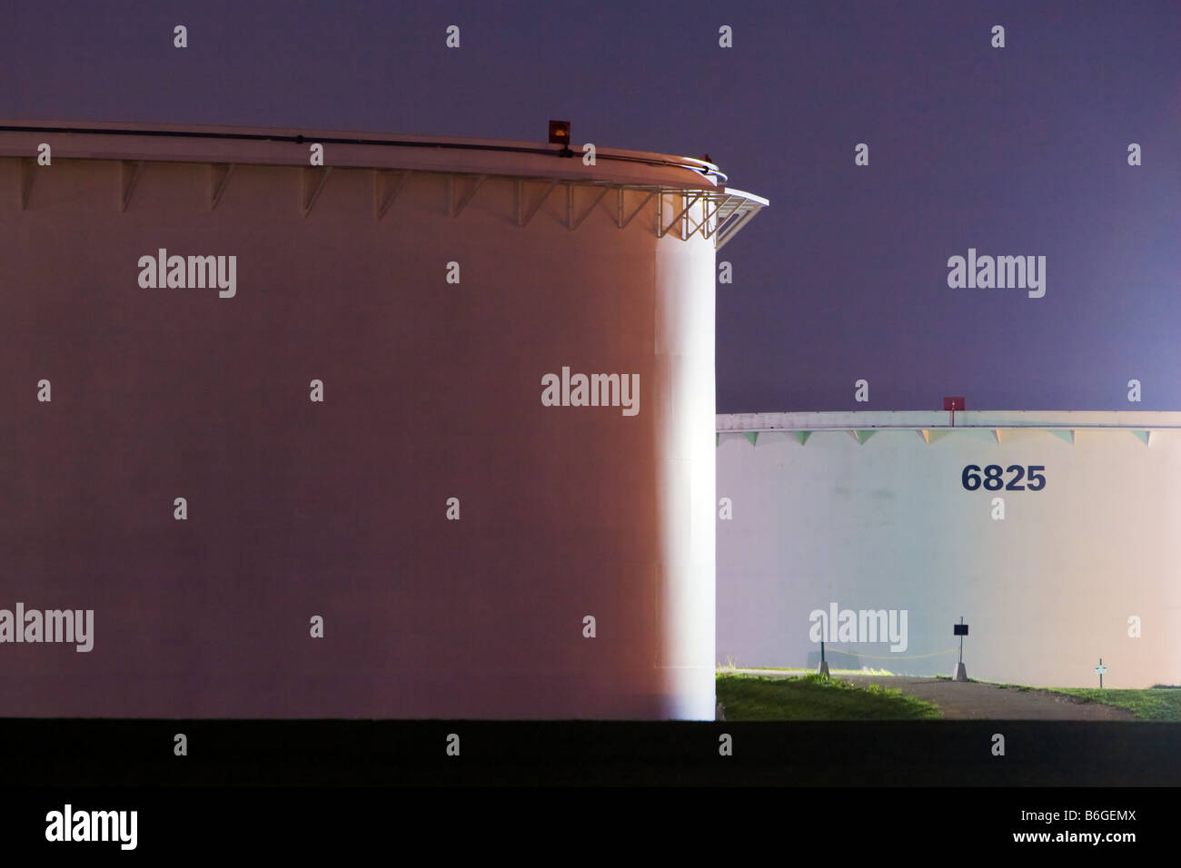 Liquid storage tanks -Fotos und -Bildmaterial in hoher Auflösung – Alamy