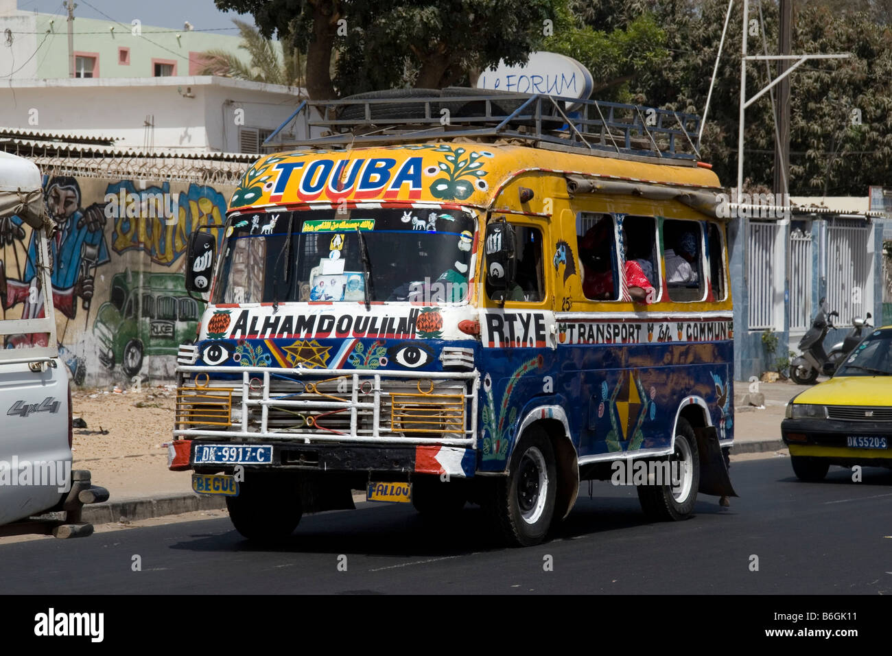 Public bus senegal -Fotos und -Bildmaterial in hoher Auflösung – Alamy