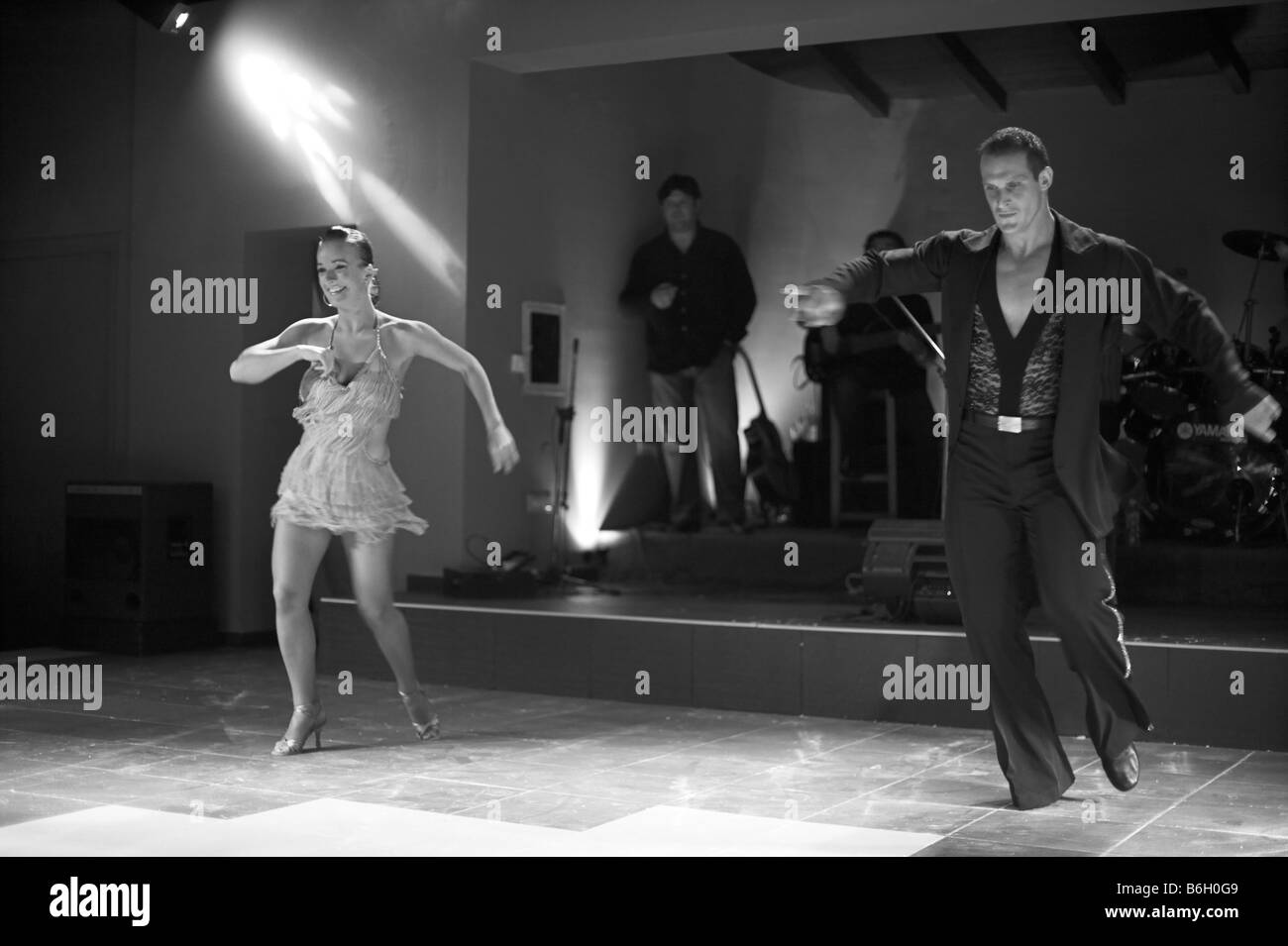 Weibliche samba tänzerinnen -Fotos und -Bildmaterial in hoher Auflösung ...