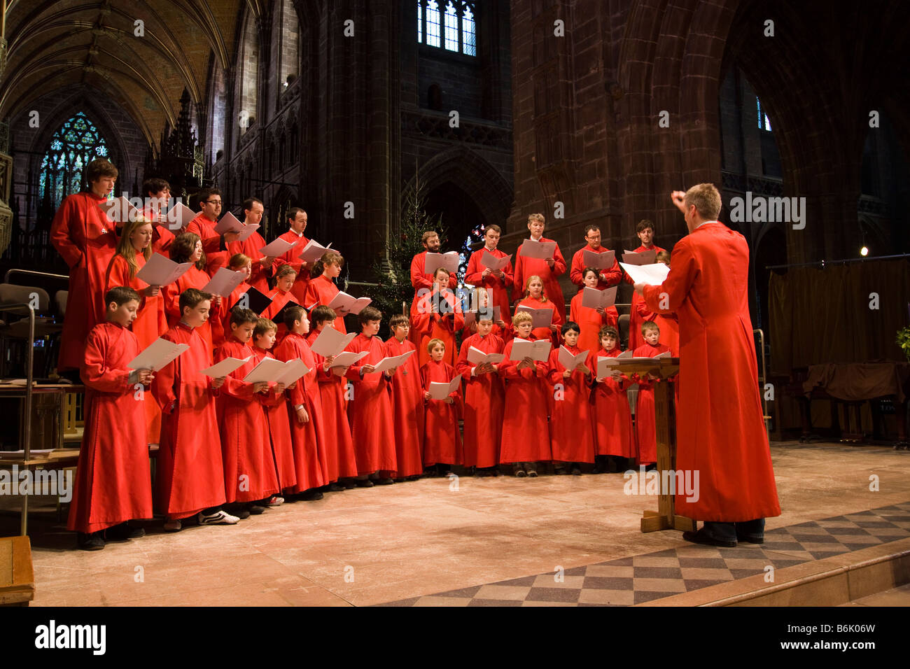 UK Cheshire Chester Cathedral Choir in der Probe unter der Leitung von ...