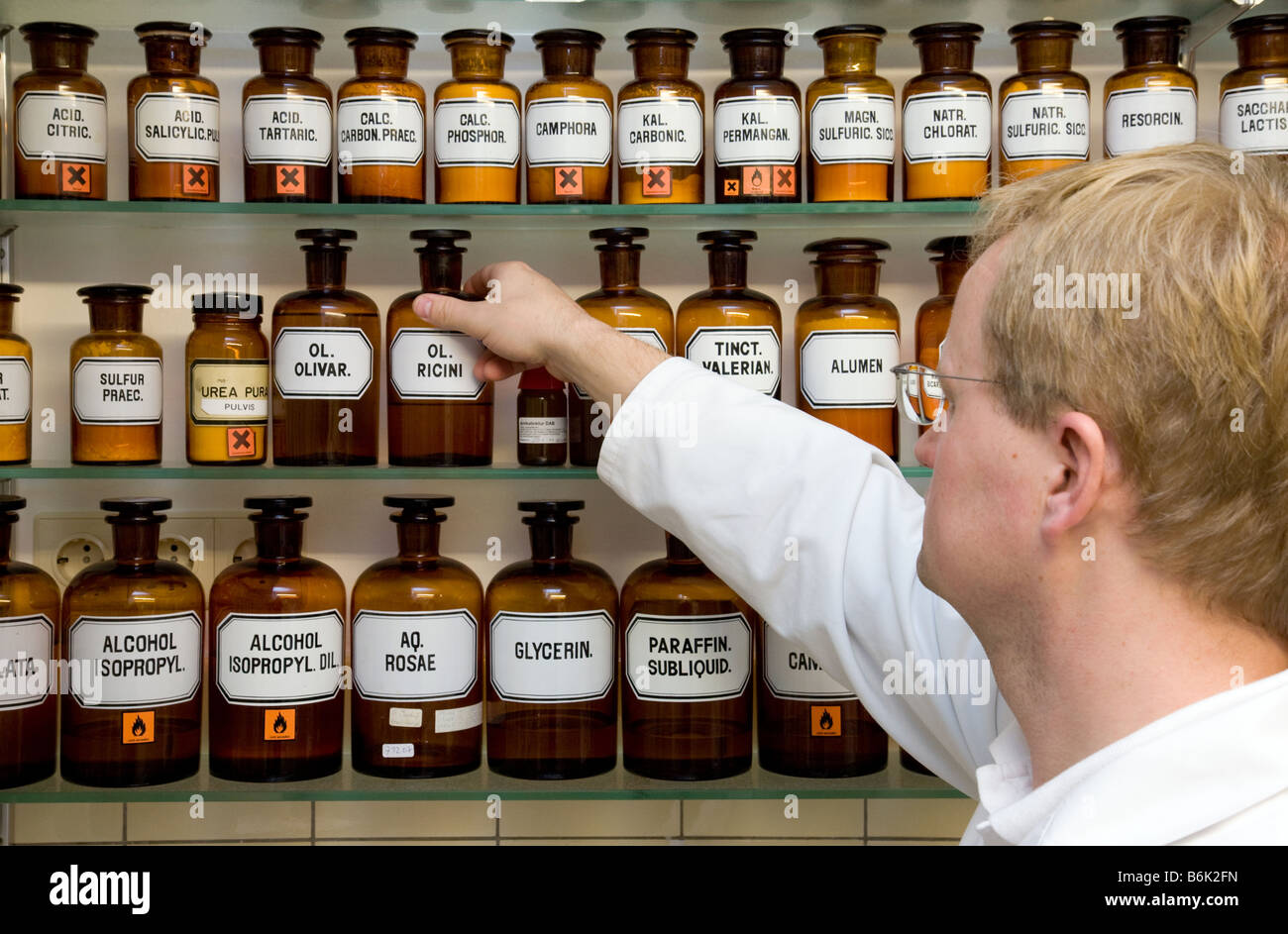 Chemikalien regal -Fotos und -Bildmaterial in hoher Auflösung – Alamy