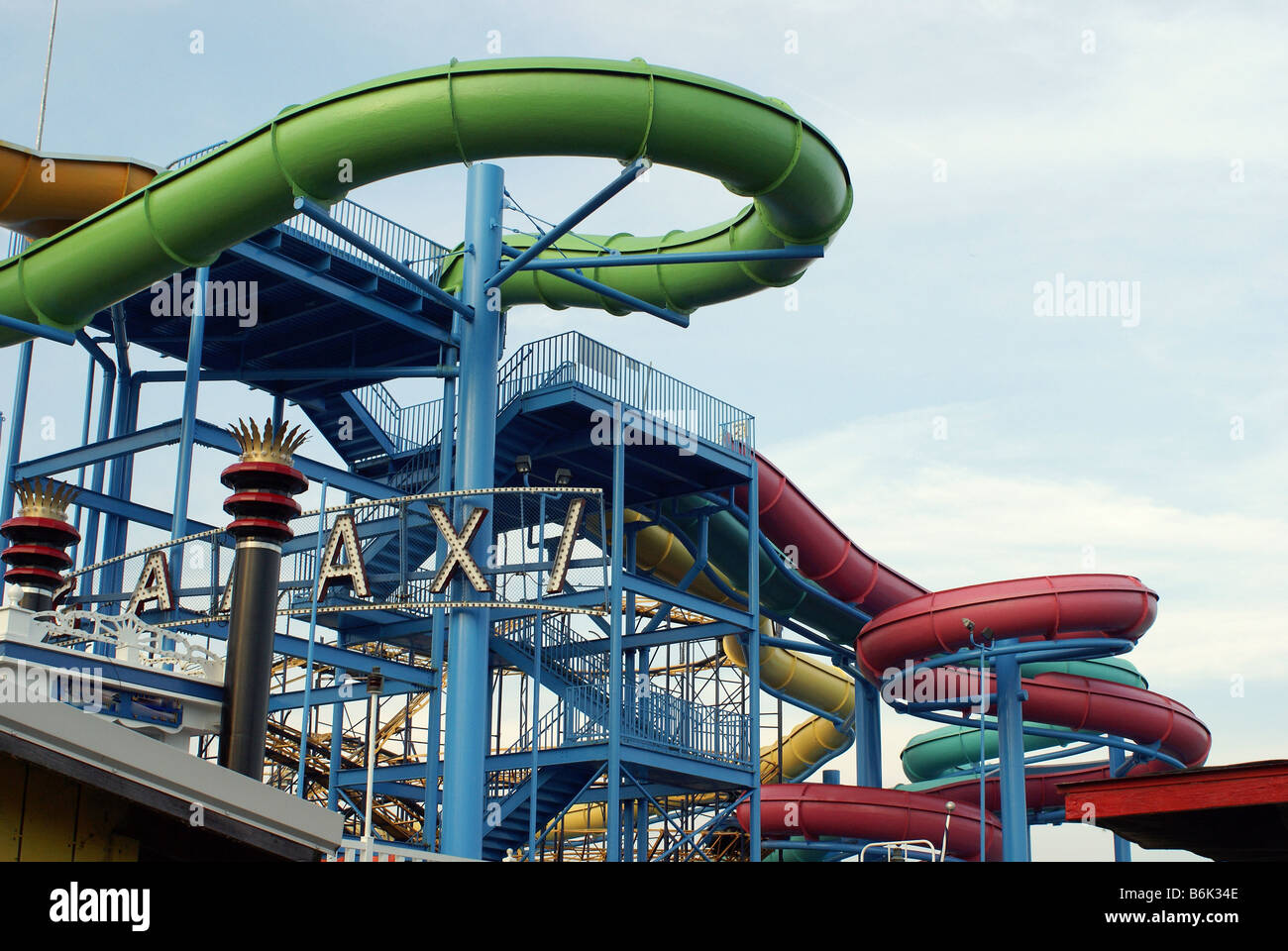 Rote wasserrutsche -Fotos und -Bildmaterial in hoher Auflösung – Alamy