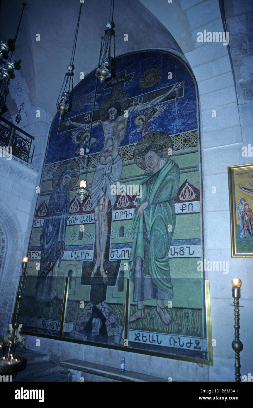 Mosaik der Kreuzigung durch den Haupteingang zur Kirche des Heiligen SEPULCHRE Grabeskirche ...