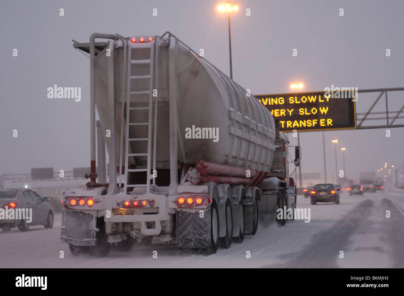 Schneesturm autobahn -Fotos und -Bildmaterial in hoher Auflösung – Alamy
