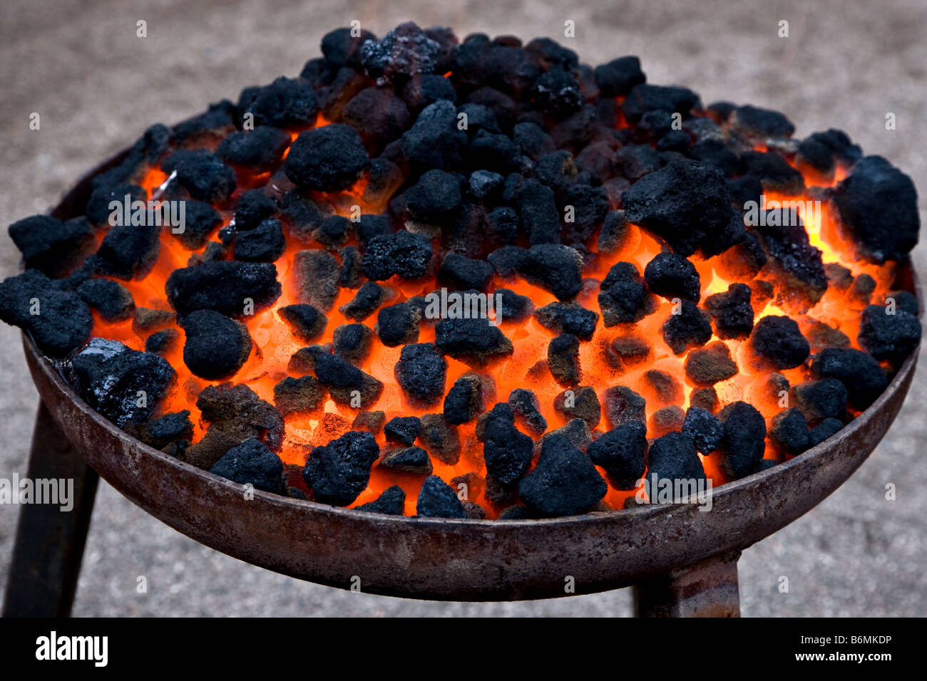 Lebende kohlen -Fotos und -Bildmaterial in hoher Auflösung – Alamy