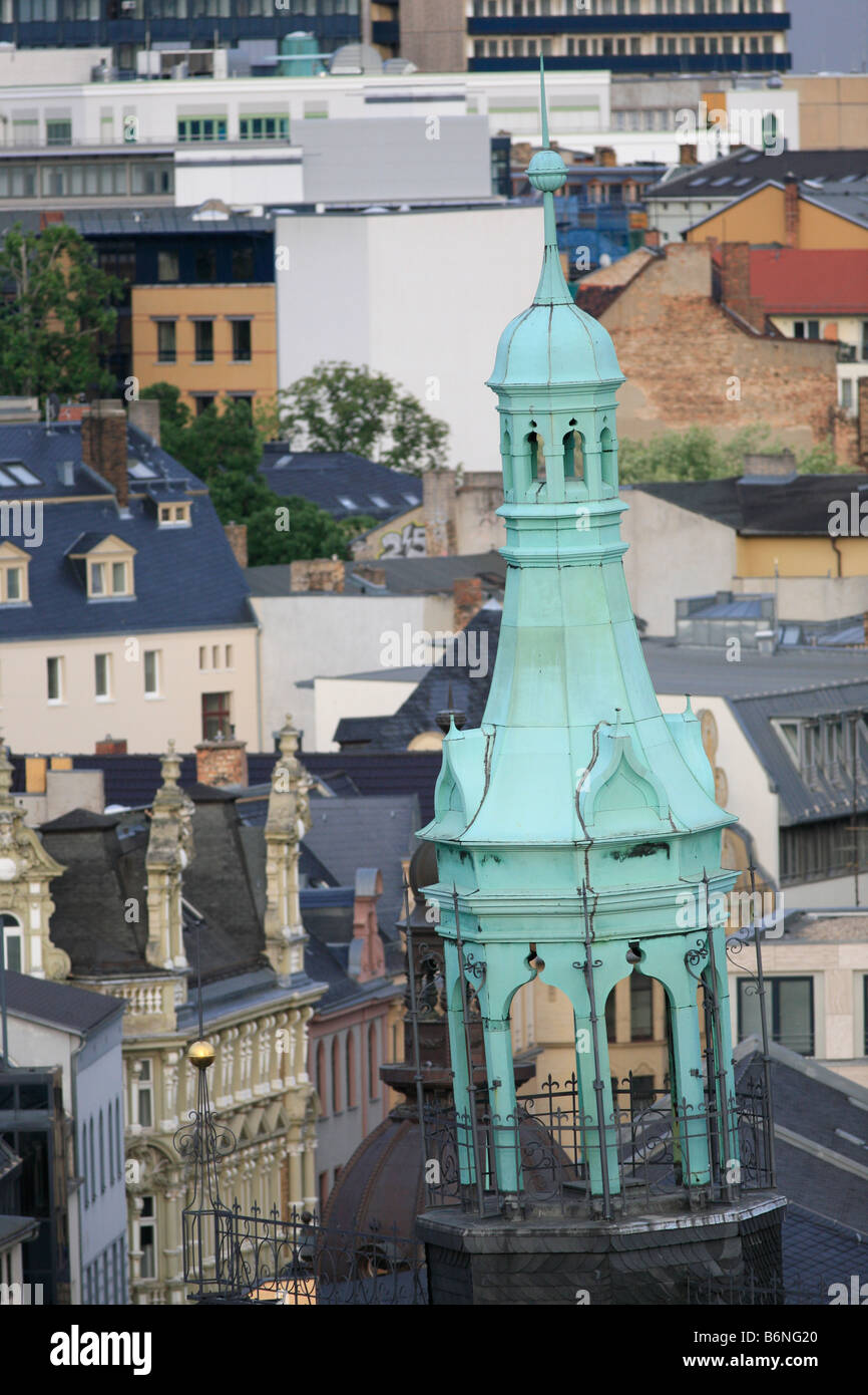 schiefen Turm auf den Aufbau von Stadthaus auf dem Marktplatz in Halle ...