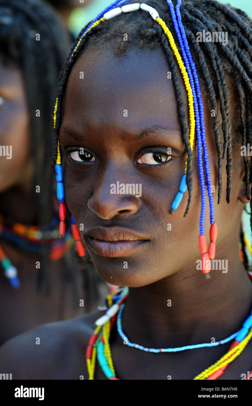 Zemba tribe girl -Fotos und -Bildmaterial in hoher Auflösung – Alamy