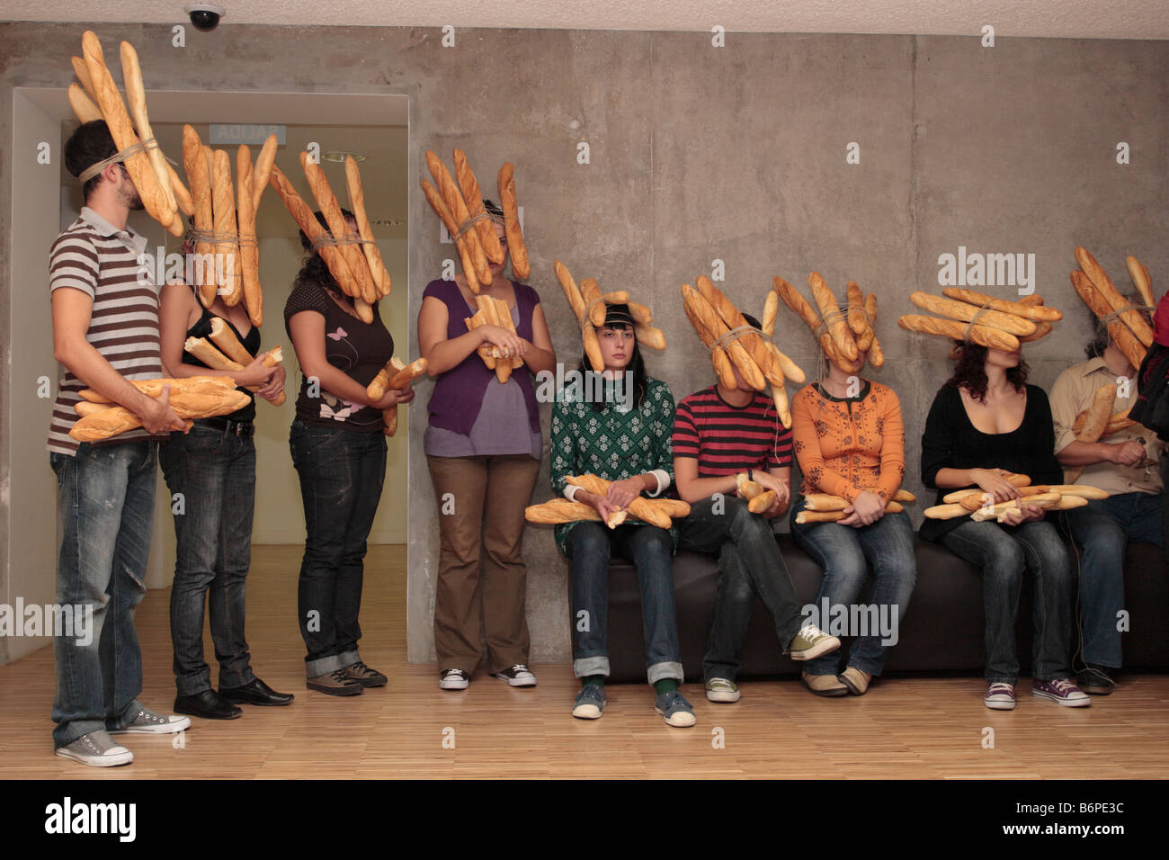 Performance-Kunst-happening organisiert von Tatsumi Orimati bei der ...